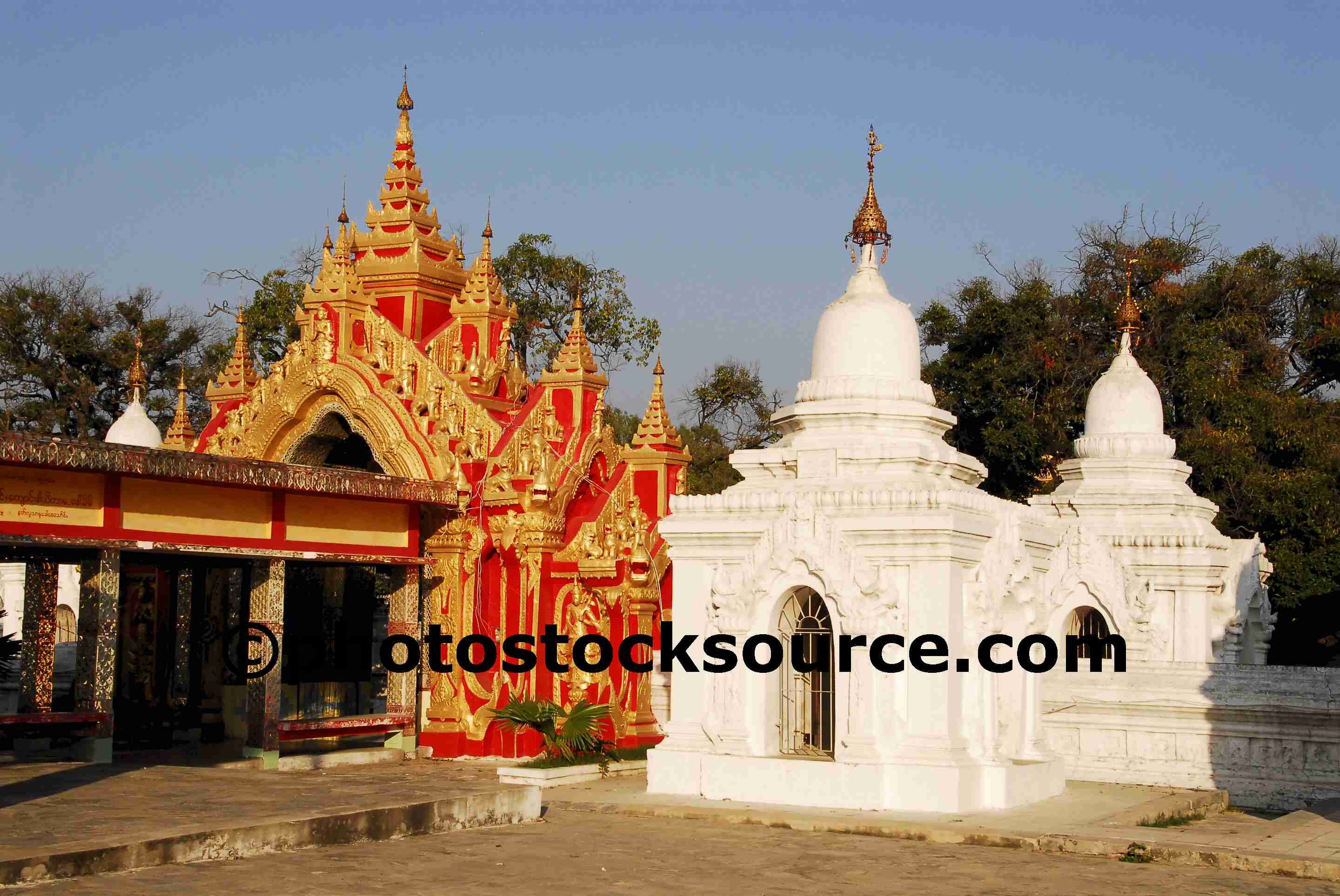 Kuthodaw Pagoda Gallery